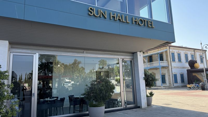 מלון סאן הול (Sun Hall Hotel) לרנקה - Check In/Out